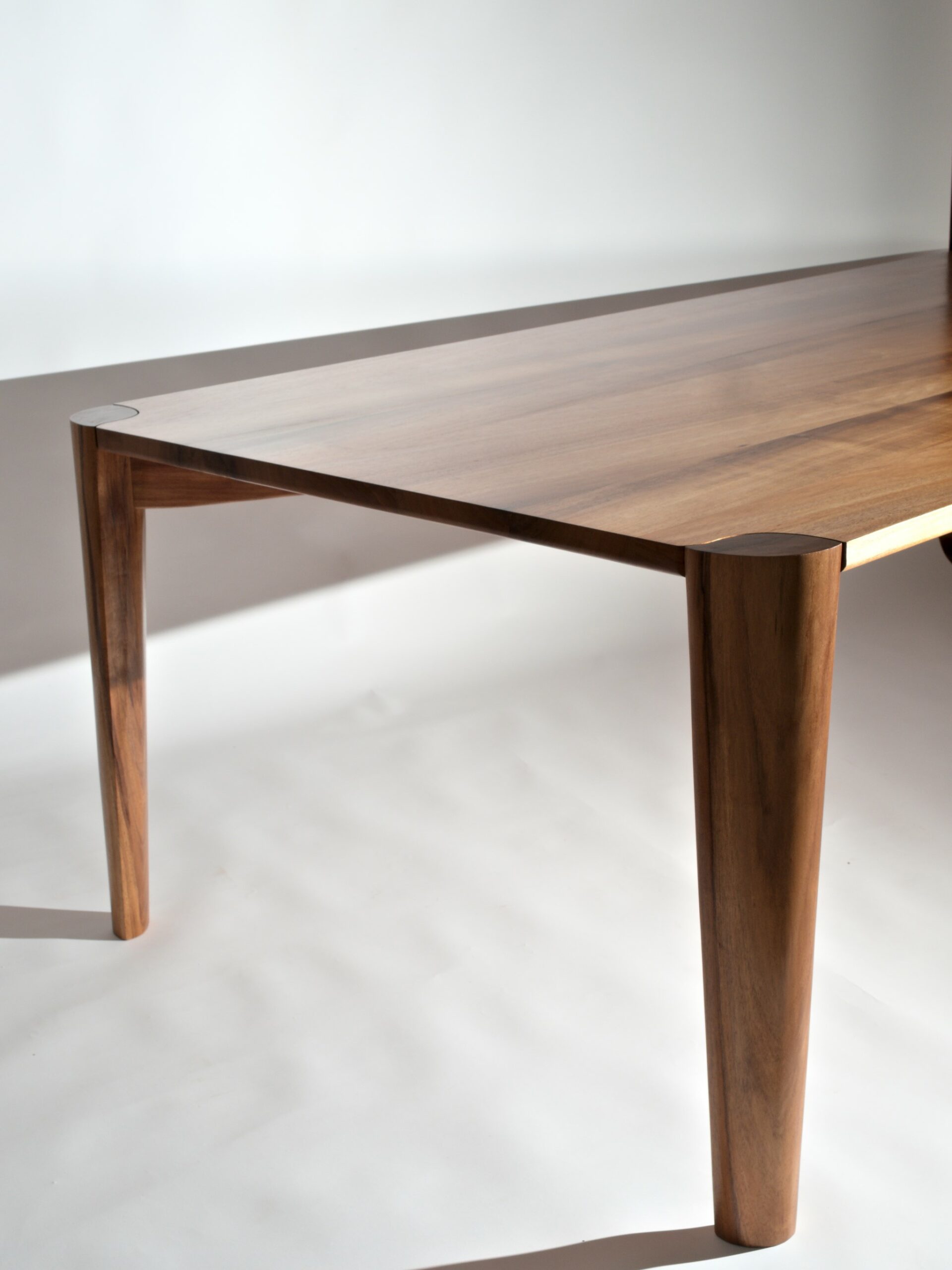 Carran Dining Room Table | Lloyd Brooke Furniture